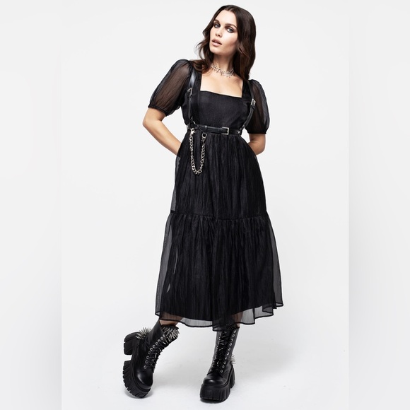 Disturbia | Dresses | Disturbia Flatline Puff Sleeve Tiered Midi Dress ...